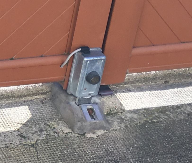 Changement verrou portail ? - Résolue