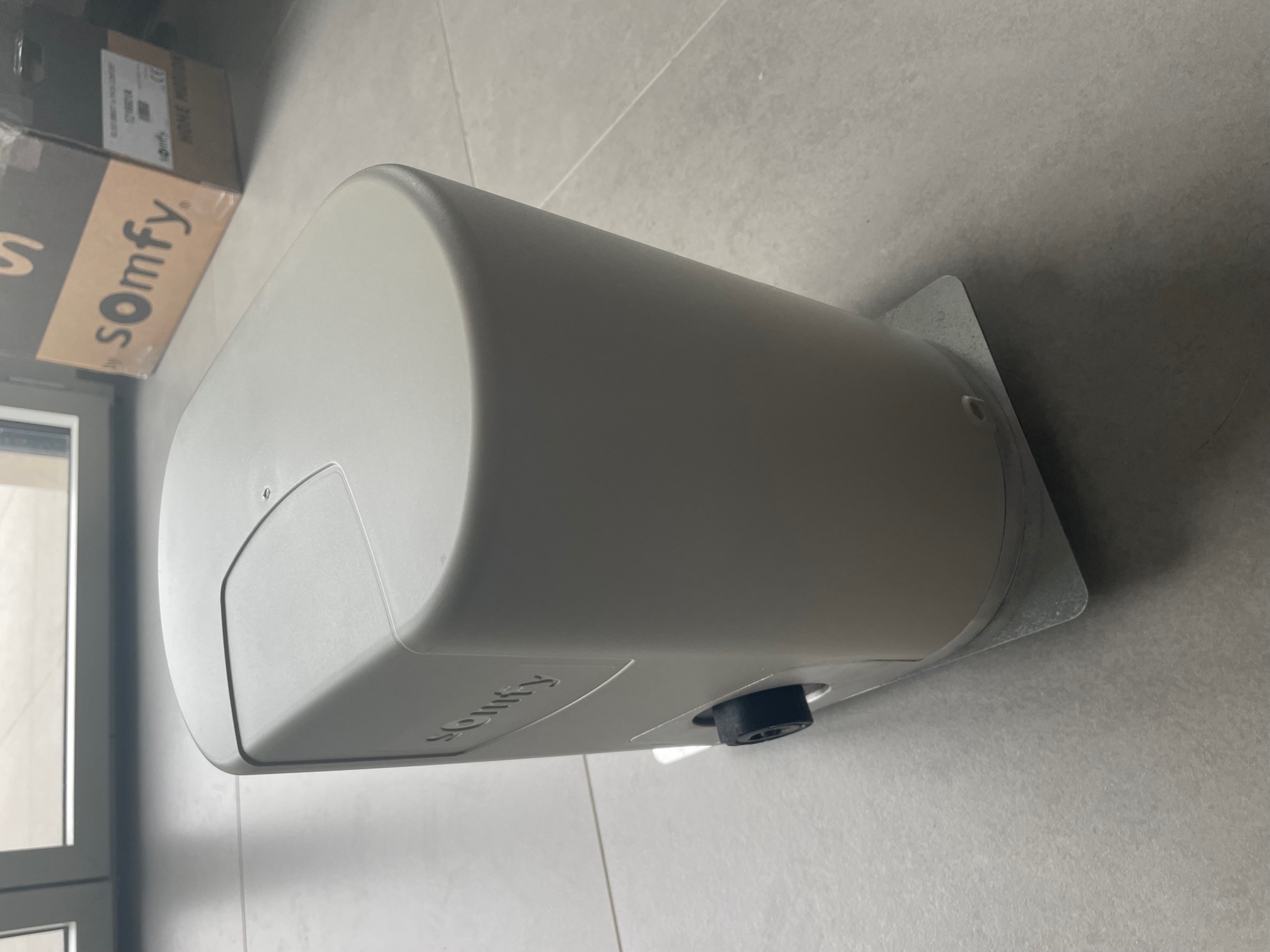 Le support plaque Elixo Smart IO n'est-il pas dangereux ? - Avec Réponse(s)